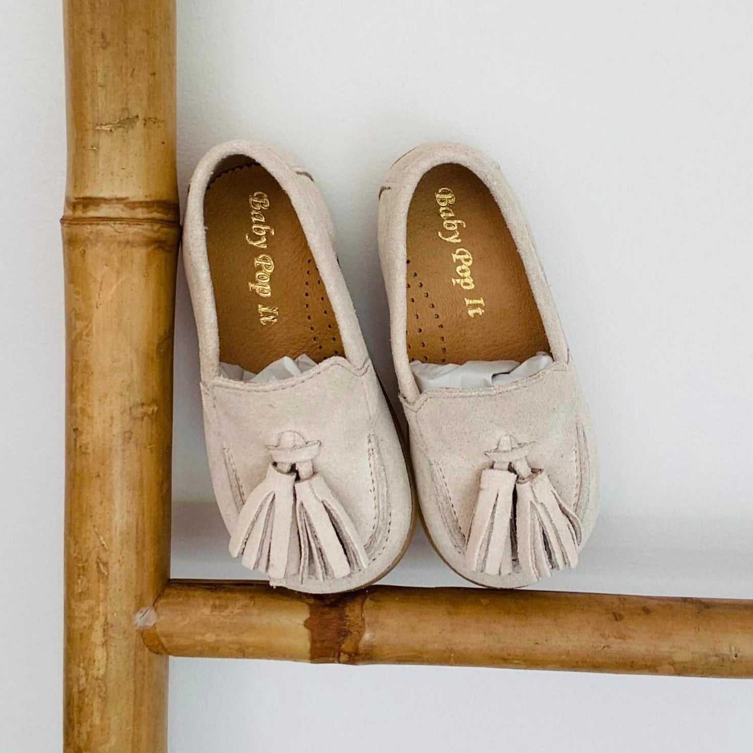 Sapato de Berloque Bege – Babypopit